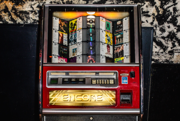 These Austin Bars Keep Vintage Vibes Alive with Classic Jukeboxes ...