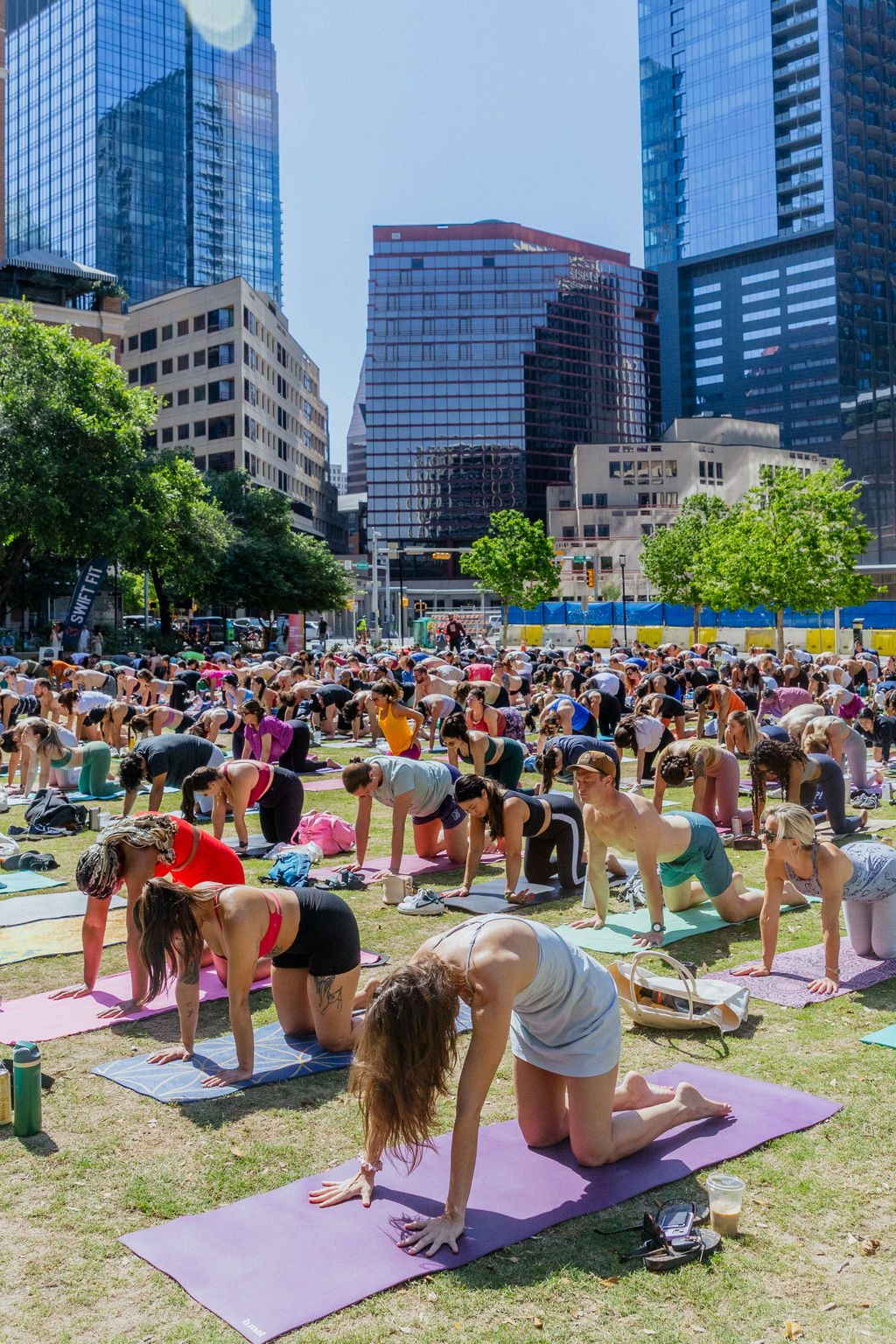 In Photos: Singles Yoga in the City 2025 - Austin Monthly Magazine